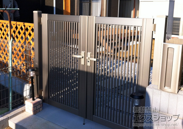 埼玉県川越市のLIXIL リクシル(TOEX)門扉施工例(プリレオ R2型 両開き:10222311-2)