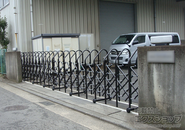 神奈川県海老名市のLIXIL リクシル(TOEX)カーゲート施工例(POLYジャンボD3型 ノンレール 片開き970S:13862819-1)