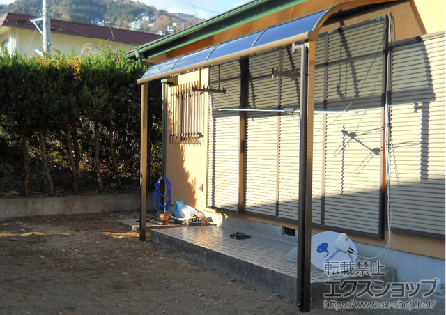 静岡県伊東市のLIXIL リクシル（トステム）テラス屋根施工例(ライザーテラスII R型 テラスタイプ 単体 積雪～20cm対応+ライザー ...