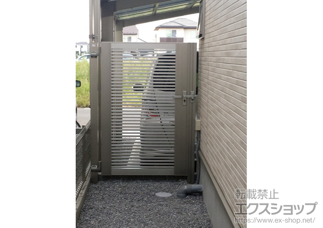 埼玉県越谷市のLIXIL リクシル(TOEX)フェンス・柵施工例(ライシスフェンス 5型 横目隠し アルミ多段柱使用:23522827-3)