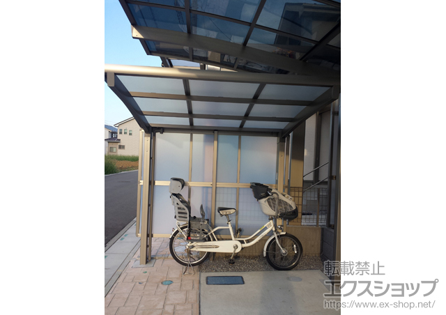 埼玉県越谷市のLIXIL リクシル（トステム）サイクルポート・駐輪場施工例(カーブパークシグマIII パネル1面囲い 積雪～20cm対応 ...