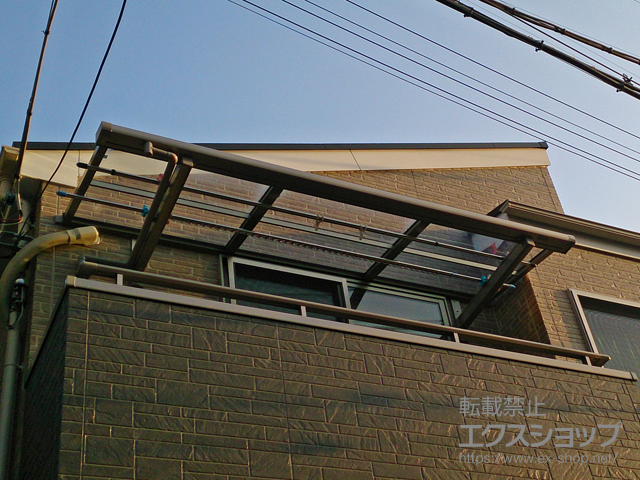 東京都江戸川区のLIXIL(リクシル)バルコニー・ベランダ屋根施工例(スピーネ F型 ルーフタイプ 単体 積雪～20cm対応＋ルーフ用竿掛け ...