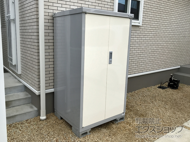 三重県鈴鹿市のイナバ物置・収納・屋外倉庫施工例(タイヤストッカー 900×755×1603（BJX-097DT） BJX-097DT-FW:77020878-1)